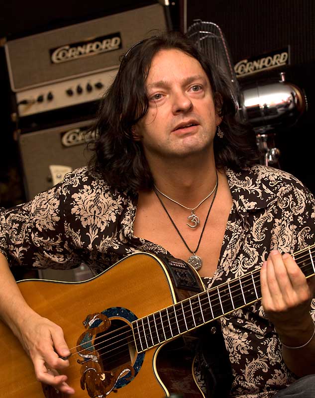 Dave Kilminster (born January 25, 1962), British Guitarist, vocalist ...